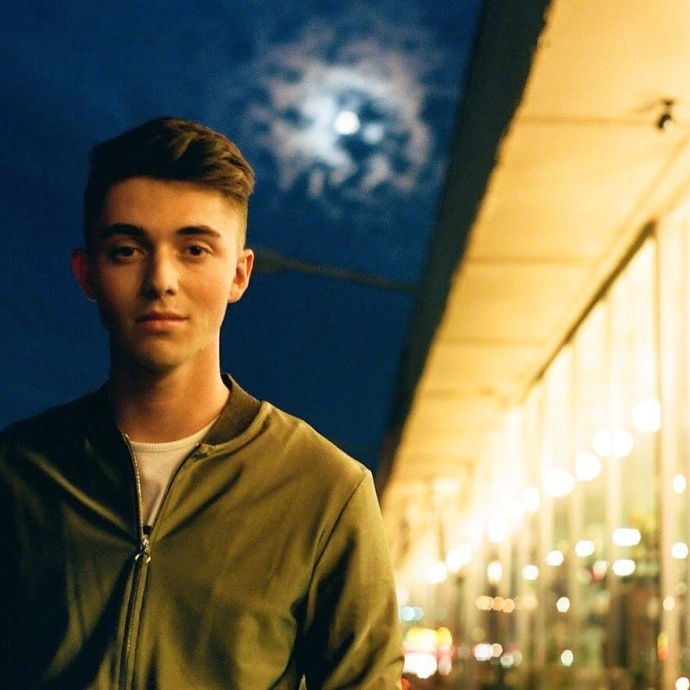 Greyson Chance宣布自己有初恋了！同时宣布自己已经进录音室了_新浪新闻