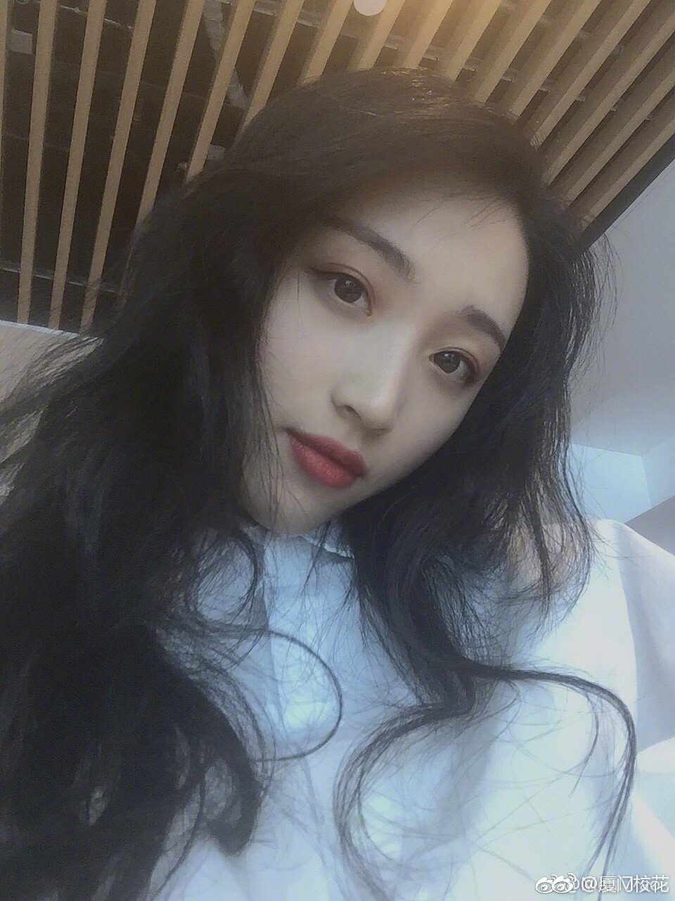 她叫林苗苗，96年，就读于厦门大学嘉庚学院，身高170cm，天秤座