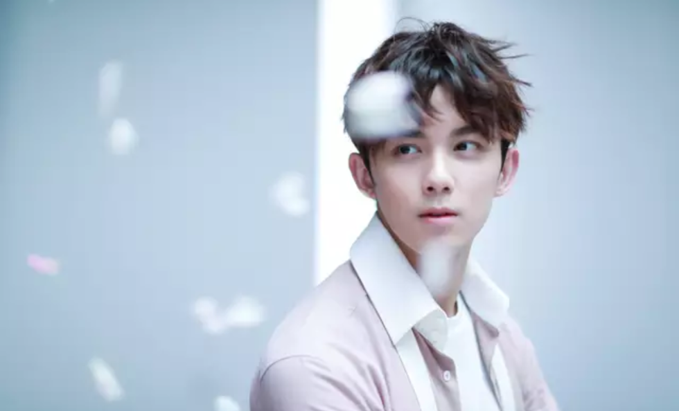 吴磊拍摄顶级品牌广告，粉丝，买不起看得起系列|吴磊|拍摄|粉丝_新浪新闻