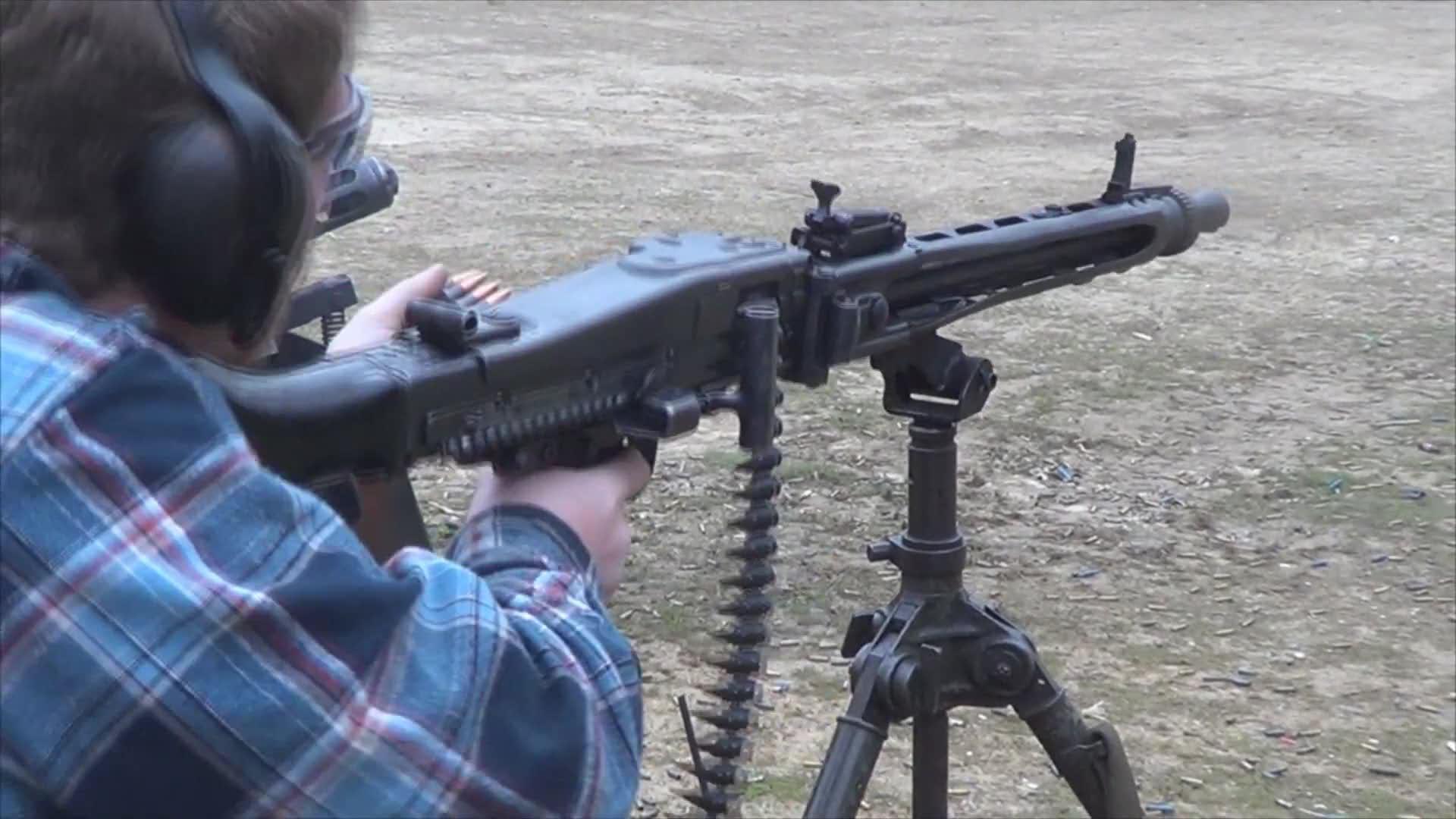 这些机枪你都认识吗？论射速还是MG3更胜一筹，M2威力更强！_新浪新闻