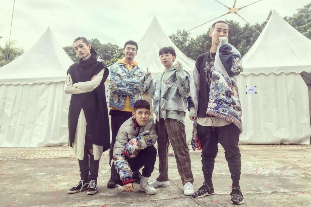 与SMTM制作人合作，在韩国开演出说唱团体来了！|中国说唱|绝对亚制_新浪新闻