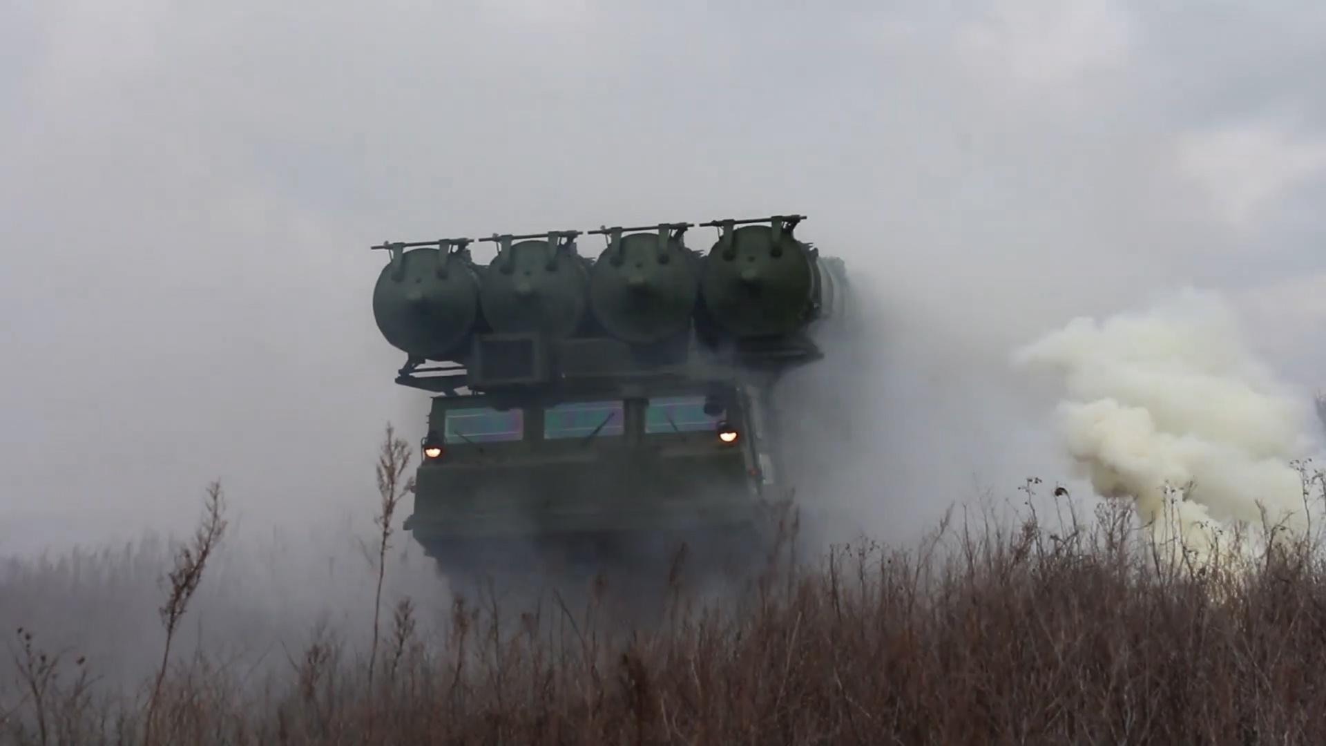 俄军高清无码展示S300f防空导弹发射 步兵冲锋抢夺发射阵地_新浪新闻