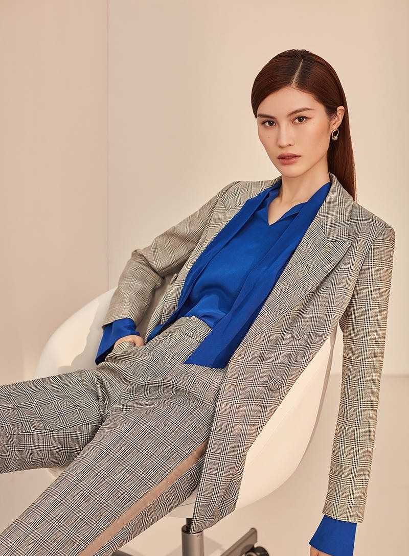 超模何穗最美的7张照片，高雅脱俗，纤尘不染，真不愧是何仙姑！