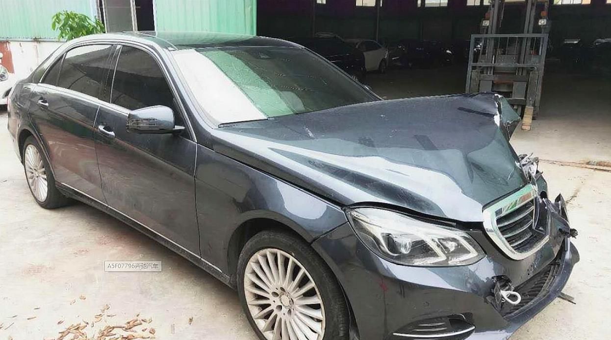 14年的奔驰E260小事故，最终以14万的价格被我拿下，看下值吗？-新浪汽车