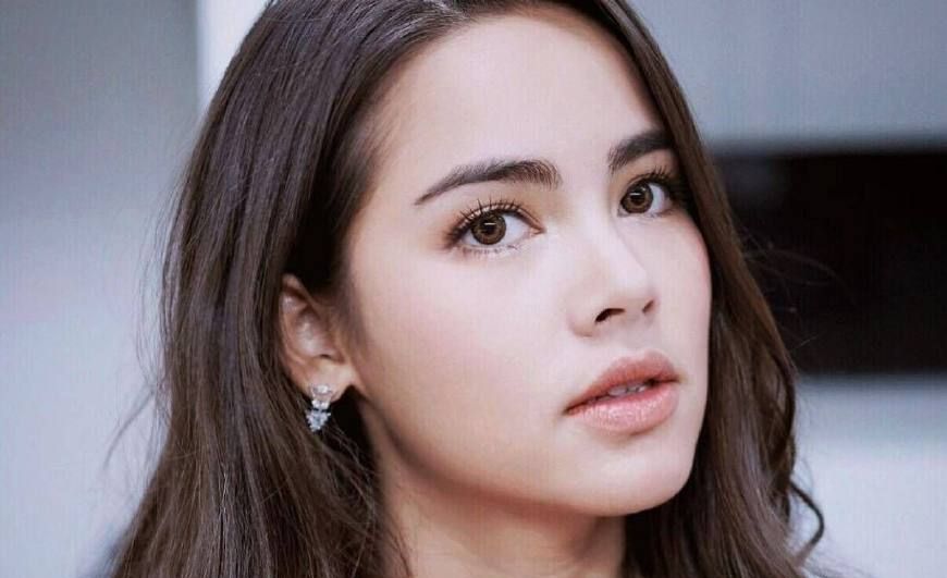 Yaya泰国挪威混血，出道至今揽获众多奖项，却一直为人低调谦逊