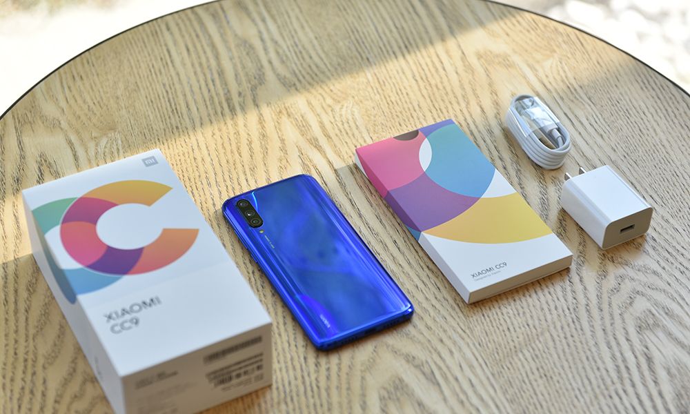 属于年轻人的潮流手机 小米CC9深蓝星球开箱__财经头条