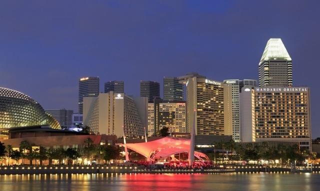 新加坡夜景，霓虹的灯光，让人心旷神怡