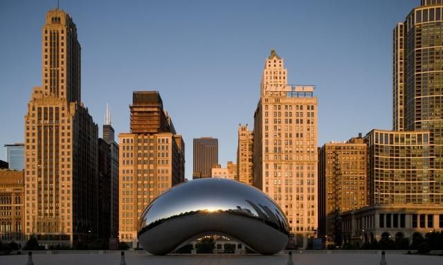 云门作为芝加哥艺术的象征和地标，应该是卡普尔的封顶之作了