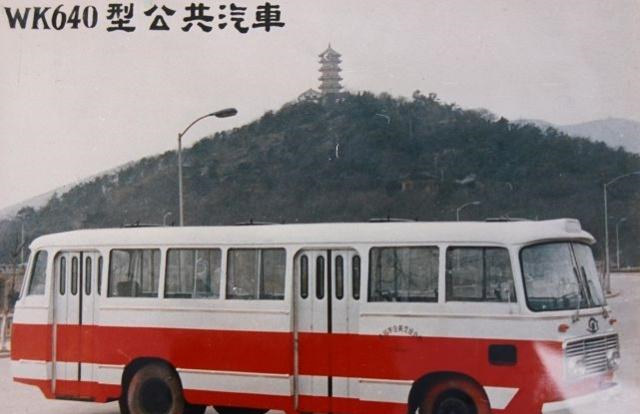 这是无锡各个时期的公交车，就是公交车的一部简史，你见过多少-新浪汽车