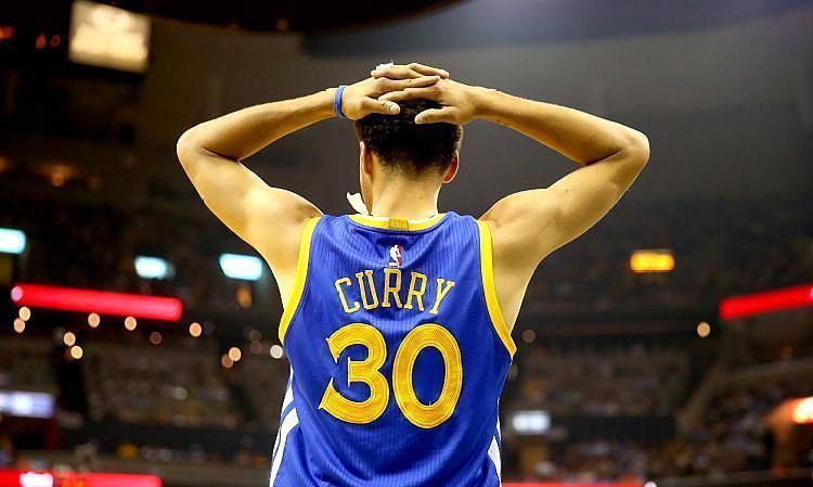 Curry背影20图，最后一幅最有趣儿