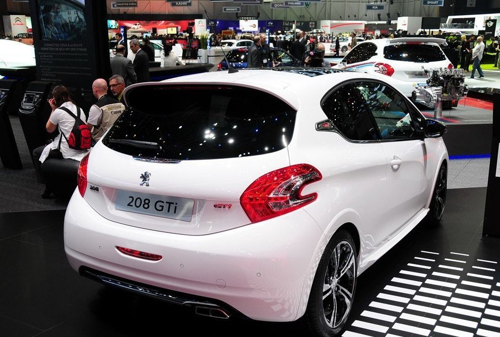 标致208不会让大家失望，实用性较大，乘坐质感优秀-新浪汽车