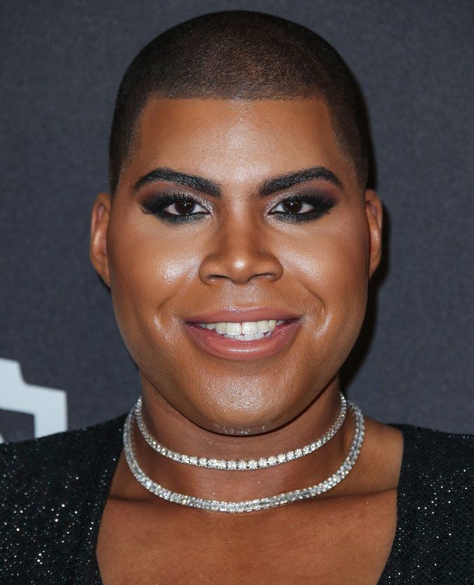 EJ酱亮相金球庆功派对！个性长裙上下都开叉 提包手势别样娇羞|庆功|大叉|提包_新浪新闻