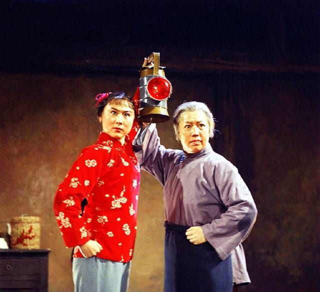 红色记忆：风靡一时的八大样板戏|八大样板戏|革命现代京剧|龙江颂_新浪新闻