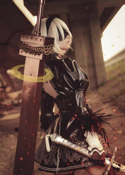 2B真人版，短发女生也可以性感和可爱，所以2B小姐姐是狮子座