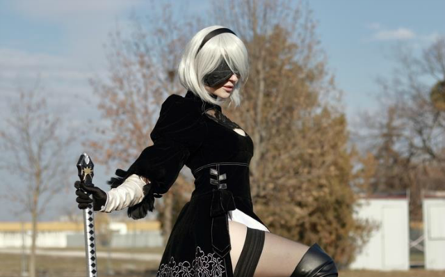 2B真人版，短发女生也可以性感和可爱，所以2B小姐姐是狮子座