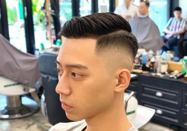 适合18~25岁男生剪的“渐变”发型，侧面看起来真的很帅气|发型|渐变|飞机头_新浪新闻