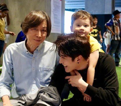 泰星Mike和儿子的合照，十分有爱，网友：想结婚了