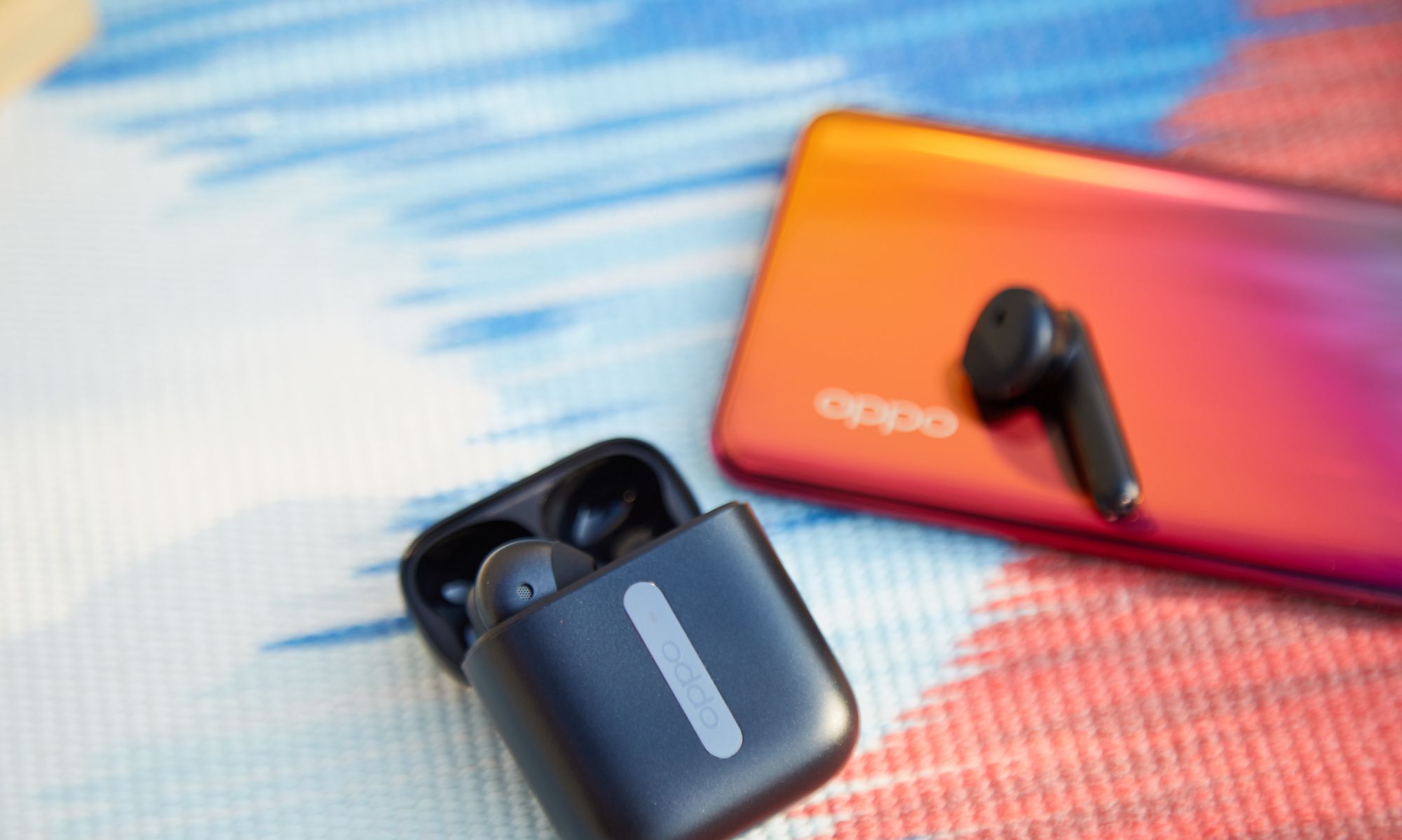 OPPO TWS耳机高清图赏：超越AirPods 2，最佳平替不是浪得虚名__财经头条