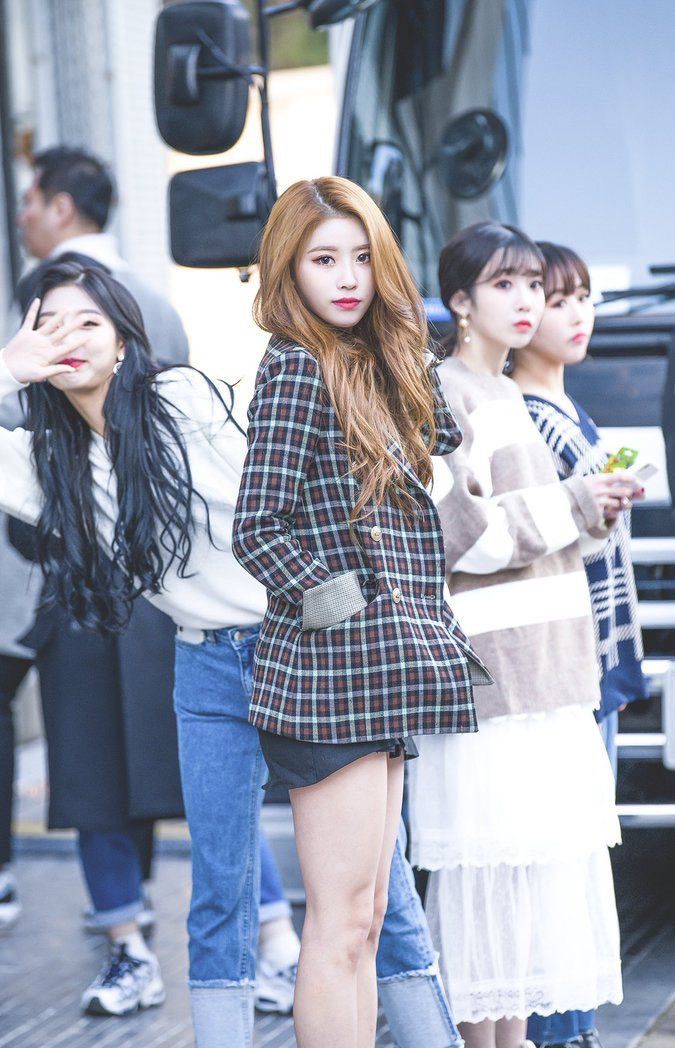 韩国90后女歌手李美珠，女子演唱组合Lovelyz成员，青春靓丽！