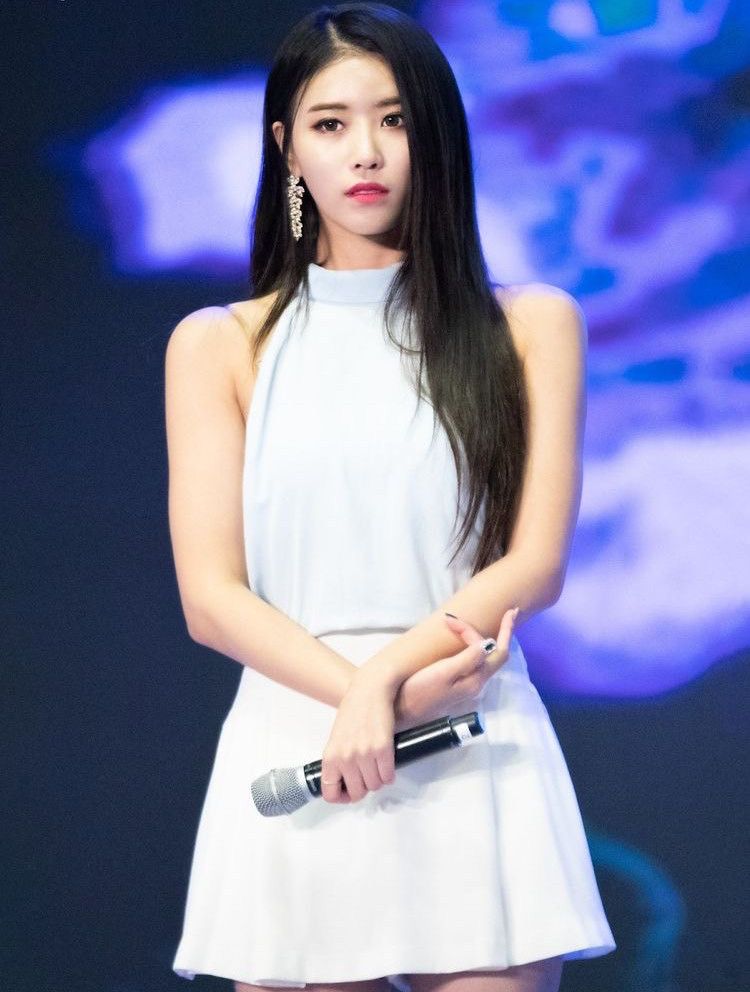 韩国90后女歌手李美珠，女子演唱组合Lovelyz成员，青春靓丽！