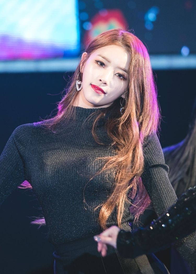 韩国90后女歌手李美珠，女子演唱组合Lovelyz成员，青春靓丽！