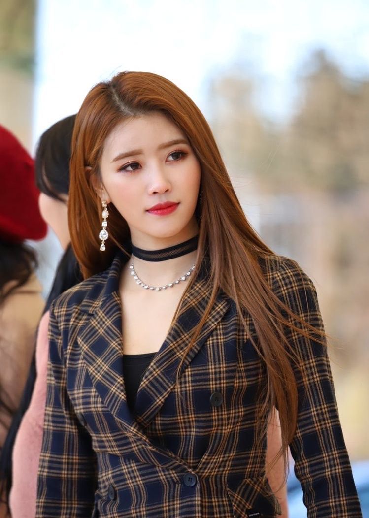 韩国90后女歌手李美珠，女子演唱组合Lovelyz成员，青春靓丽！