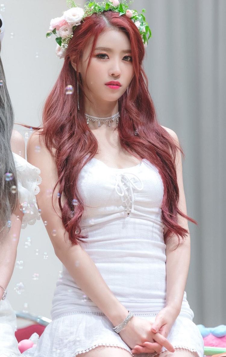 韩国90后女歌手李美珠，女子演唱组合Lovelyz成员，青春靓丽！