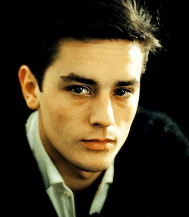 阿兰德龙现身某活动，那个英雄盖世、风流倜傥的“佐罗”老了|阿兰德龙|佐罗|抵不住_新浪新闻