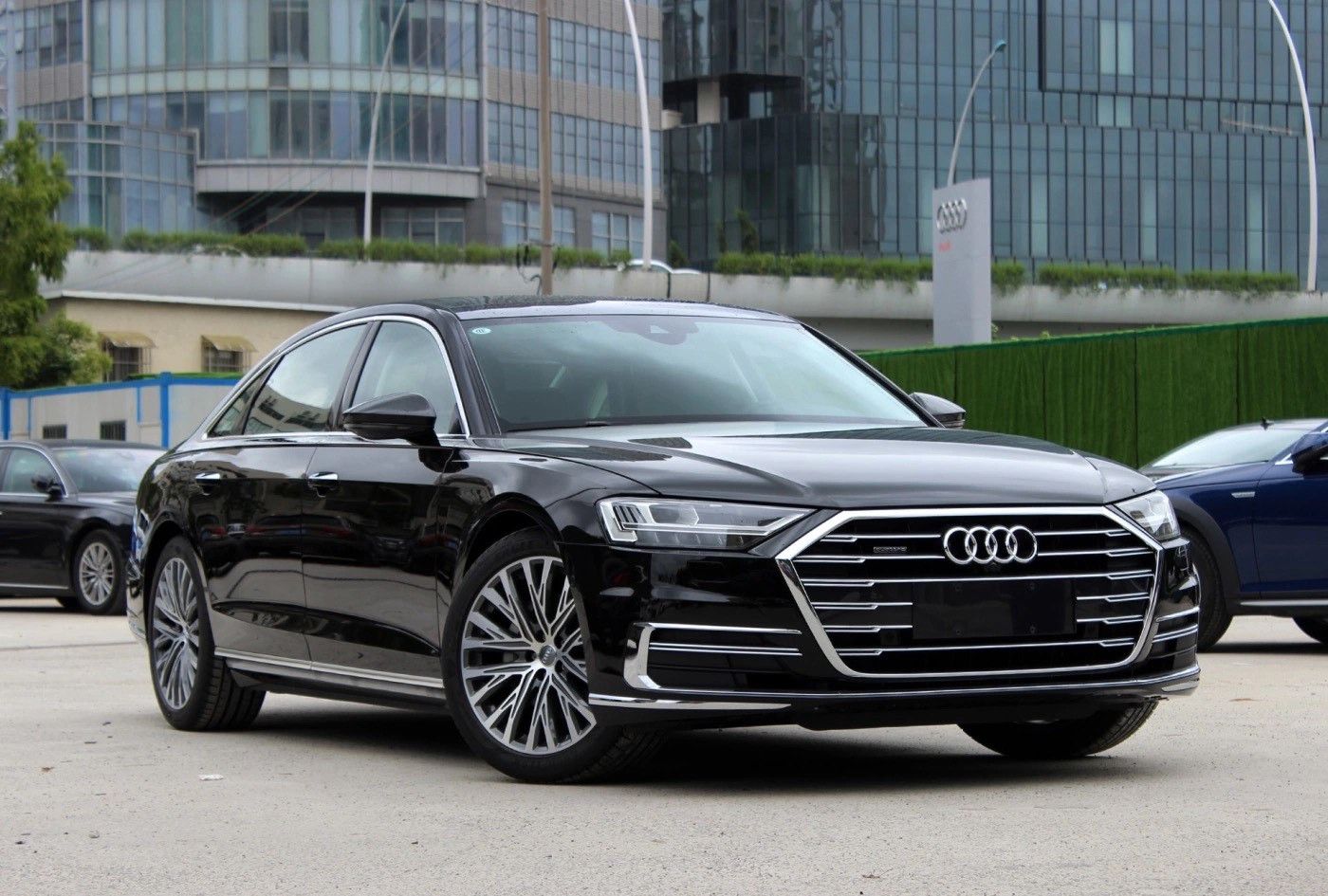 奥迪A8新款看看吧