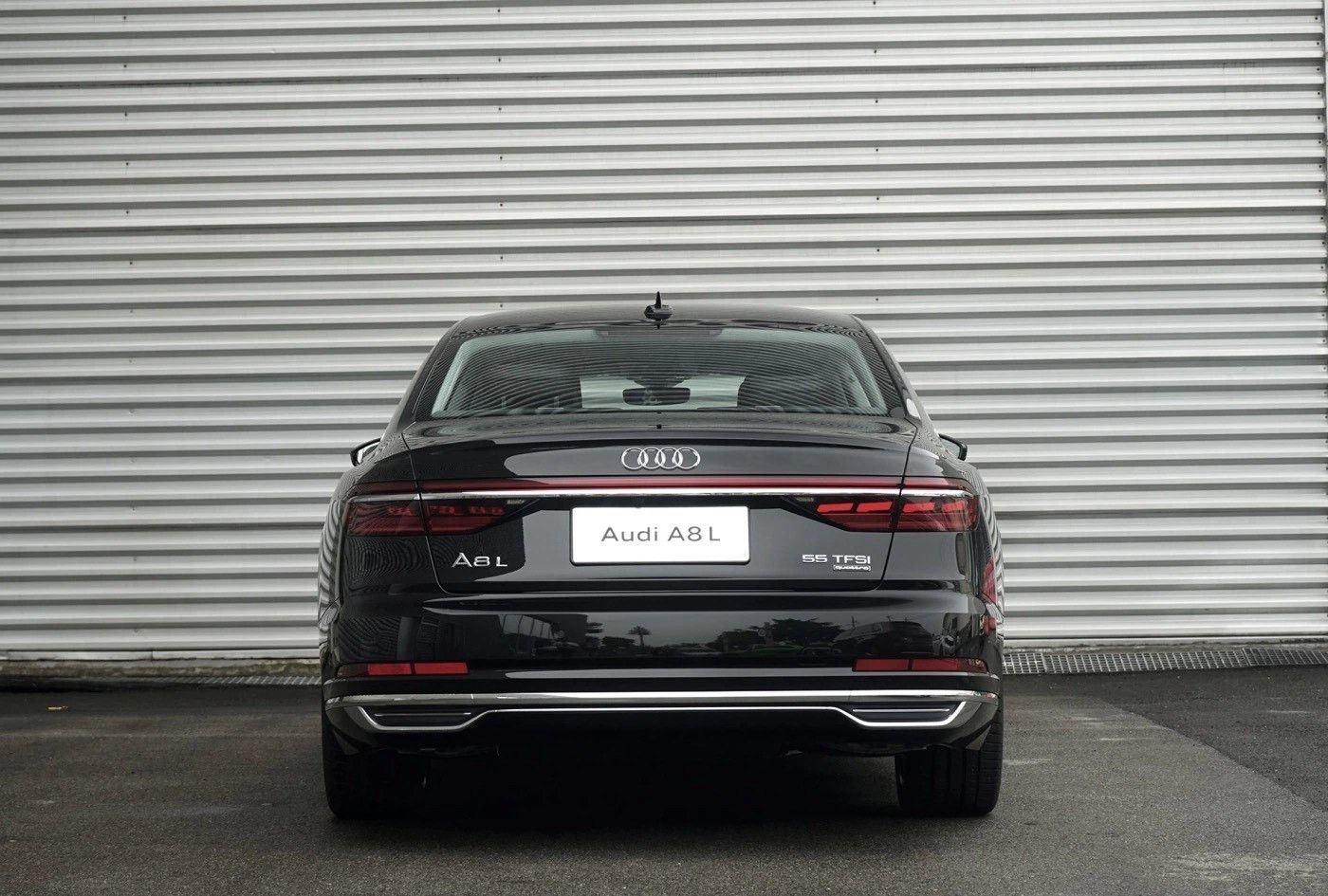 奥迪A8新款看看吧