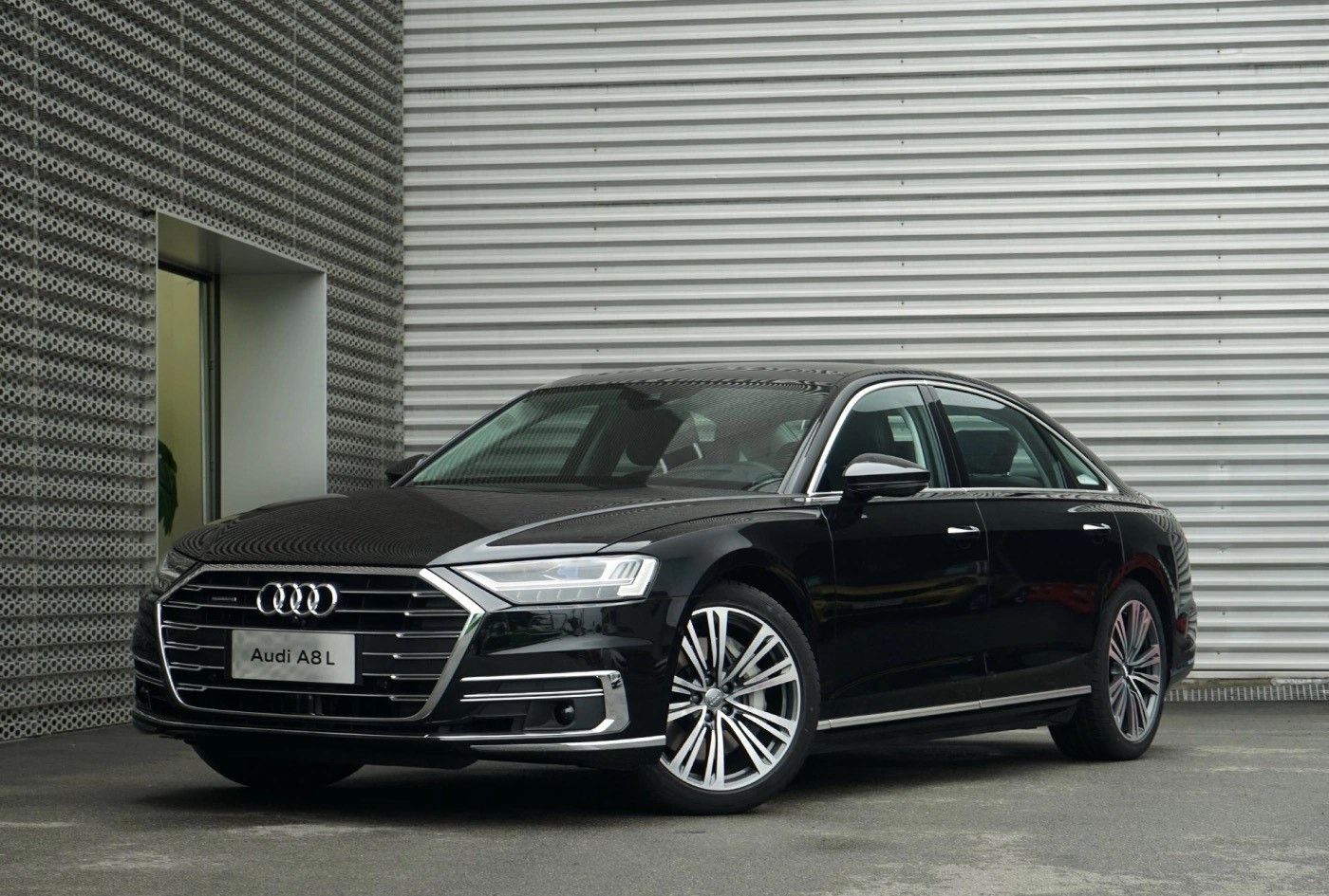 奥迪A8新款看看吧