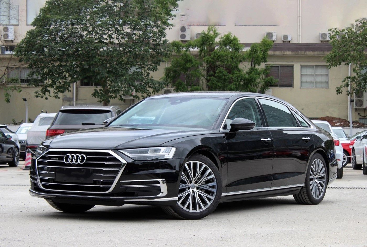 奥迪A8新款看看吧