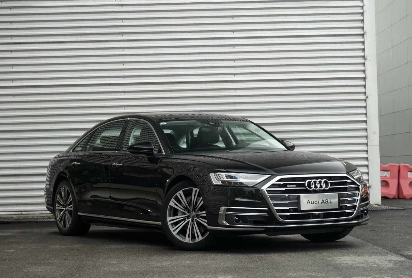 奥迪A8新款看看吧