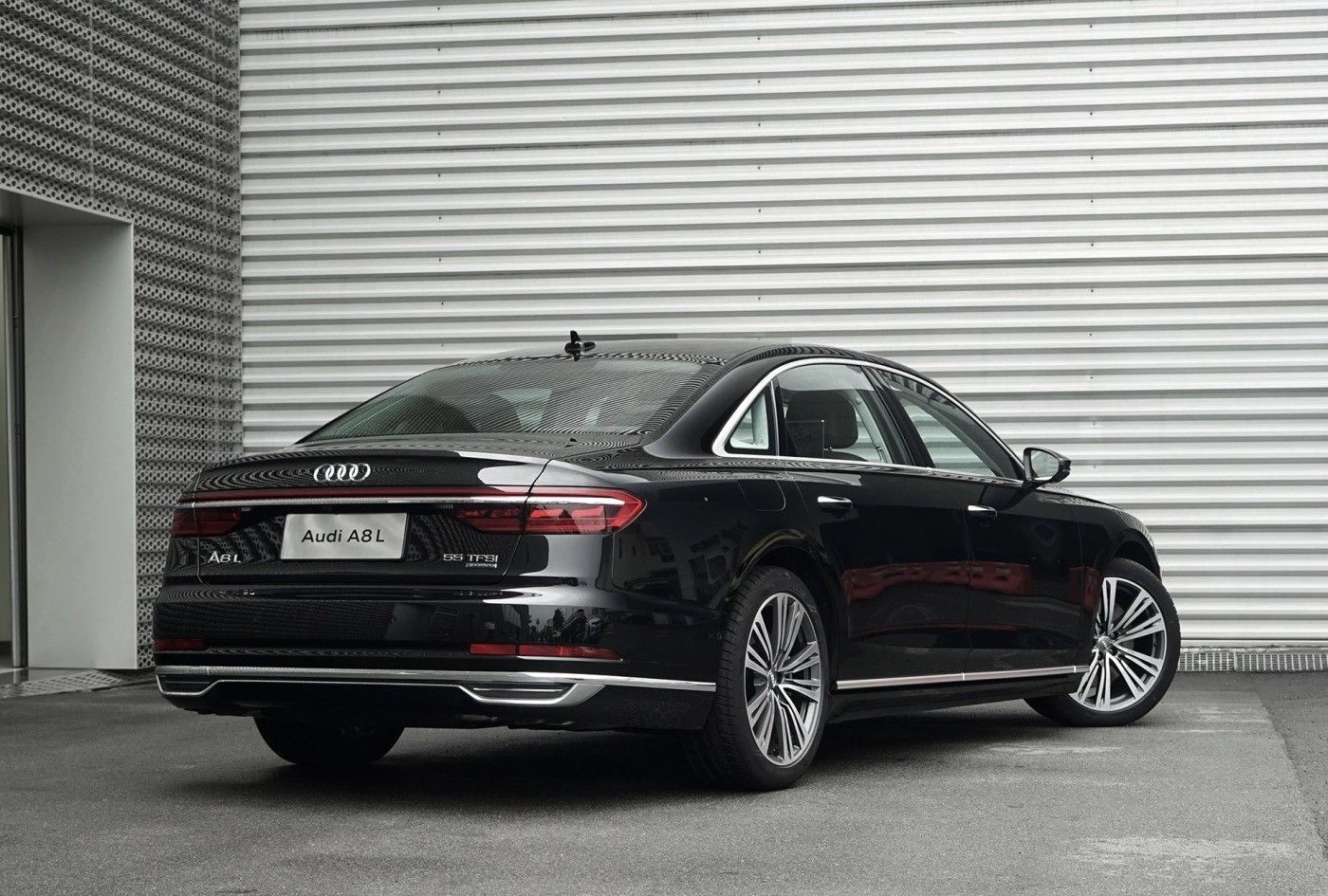 奥迪A8新款看看吧