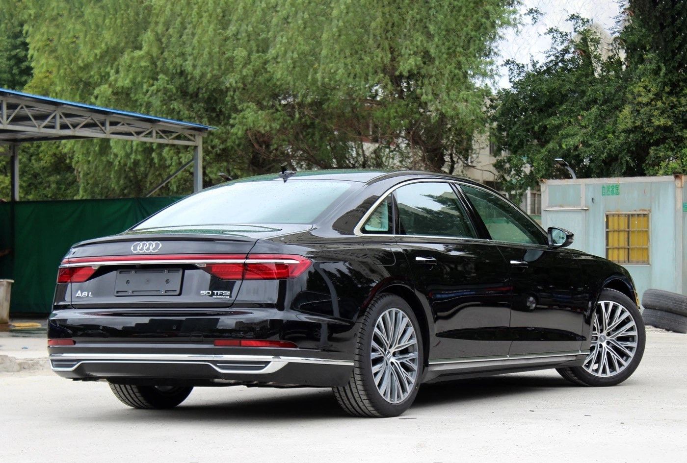 奥迪A8新款看看吧