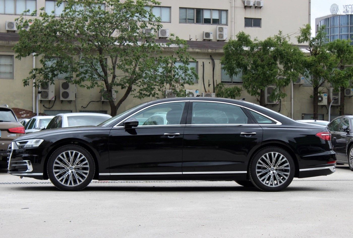 奥迪A8新款看看吧