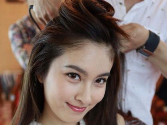 她是泰国名人，性别让人真假难辨，出演的作品没有一部是不火的！|泰国|真假|性别_新浪新闻