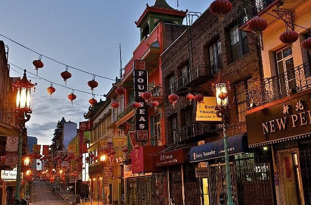旧金山的唐人街，除了有海外唐人街必不可少的杂货店与餐馆外