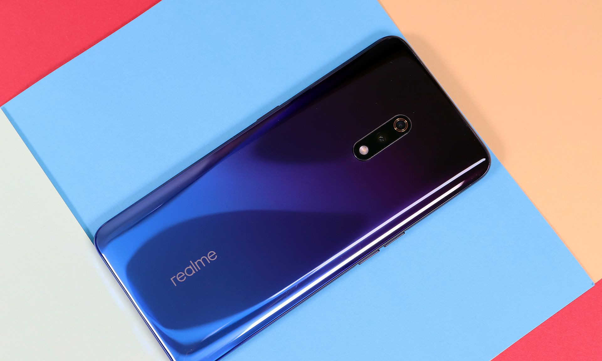 升降式前置摄像头+屏幕指纹 realme X图赏|前置摄像头|屏幕|朋克_新浪新闻