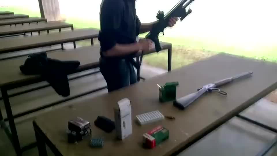 STF-12模块化霰弹枪靶场射击测试细听它独有的拉栓声音_新浪新闻