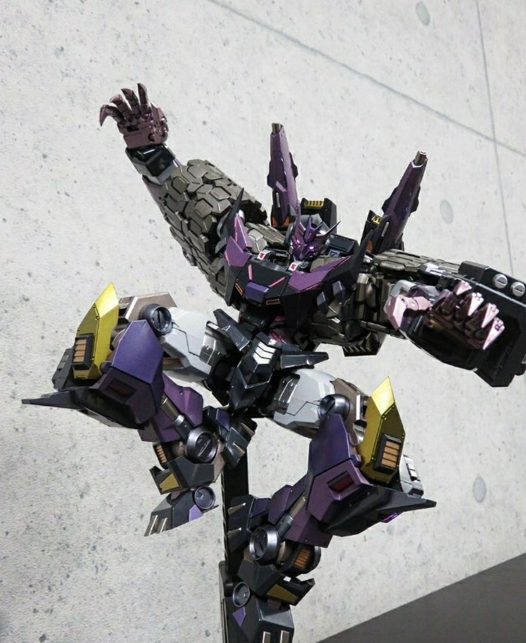 手办模型：变形金刚霸天虎黑狗队队长璇玑湖