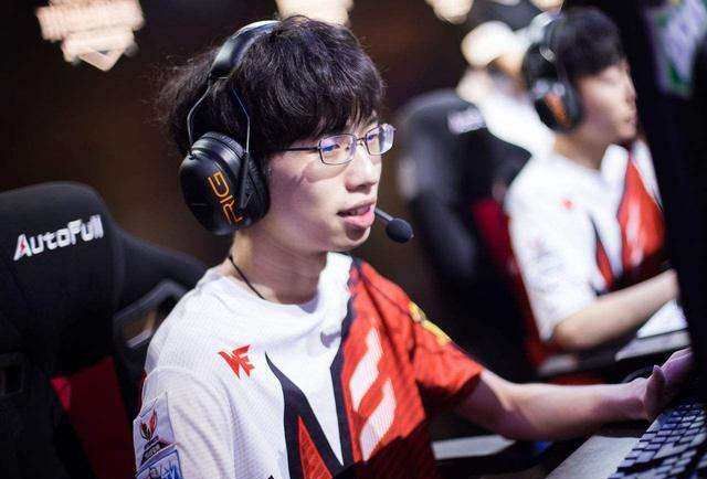 盘点英雄联盟S2到S7赛季，LPL诞生的顶级上单，你认识几个？|英雄联盟|草莓|战队_新浪新闻