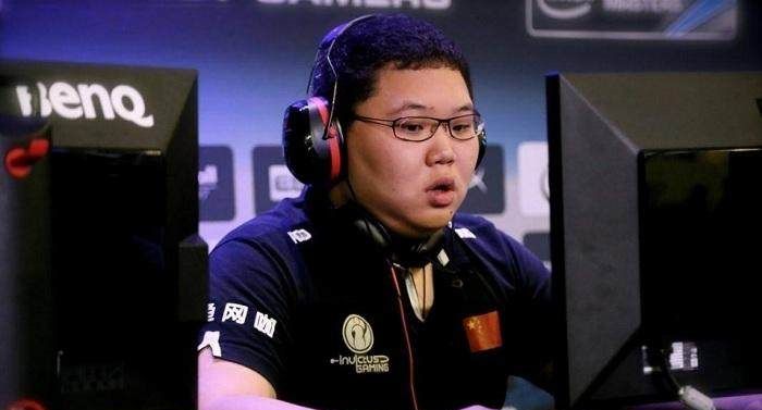 盘点英雄联盟S2到S7赛季，LPL诞生的顶级上单，你认识几个？|英雄联盟|草莓|战队_新浪新闻