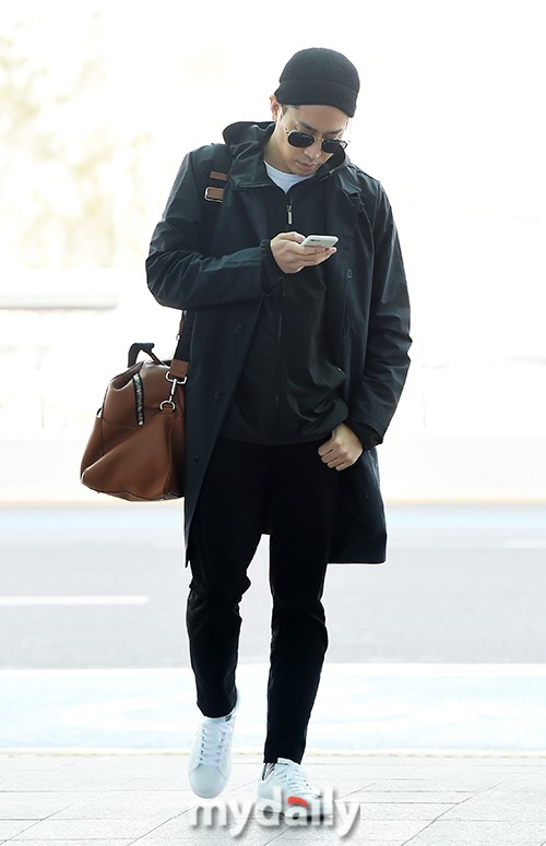 神话Eric飞往美国参加tvN《在当地吃得开吗》节目拍摄