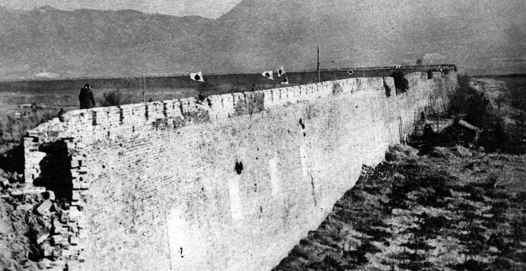 1937年的南京旧照：日军强行攻破中华门，并在北城门插上了太阳旗