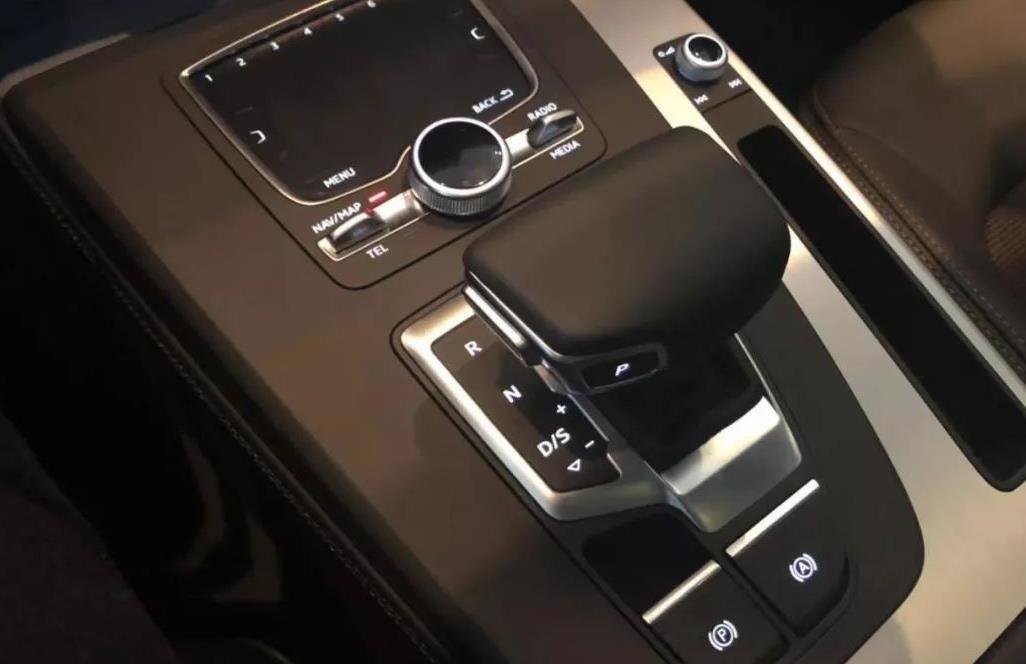 30万左右预算，奔驰C260L、奥迪Q5L谁更值得买？