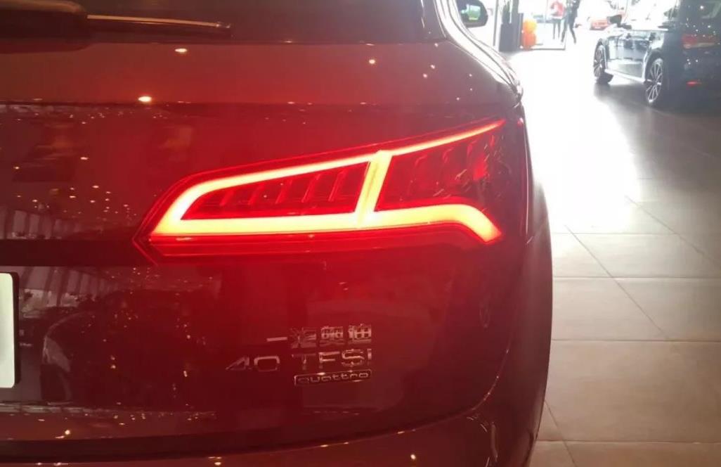 30万左右预算，奔驰C260L、奥迪Q5L谁更值得买？