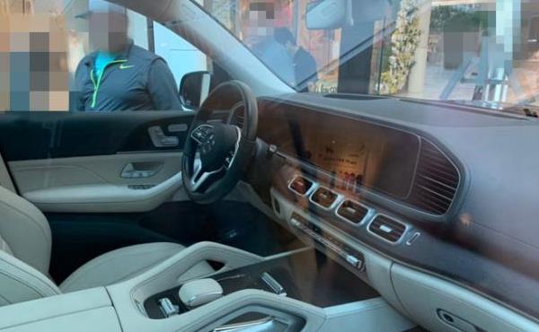 海外2020款奔驰GLS，轴距超3米，4.0T+9AT！