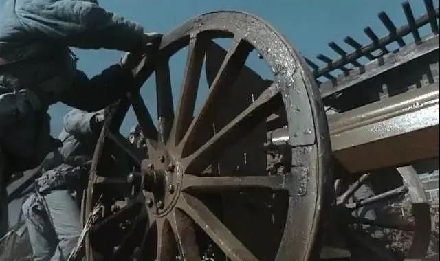 新老《亮剑》意大利炮对比，一个厚重但是真实，另一个则像纸糊的|门炮|意大利|亮剑_新浪新闻