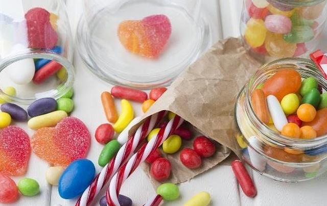 sugar，report是“情书”，那sugar，daddy是指什么呢，糖爸爸？